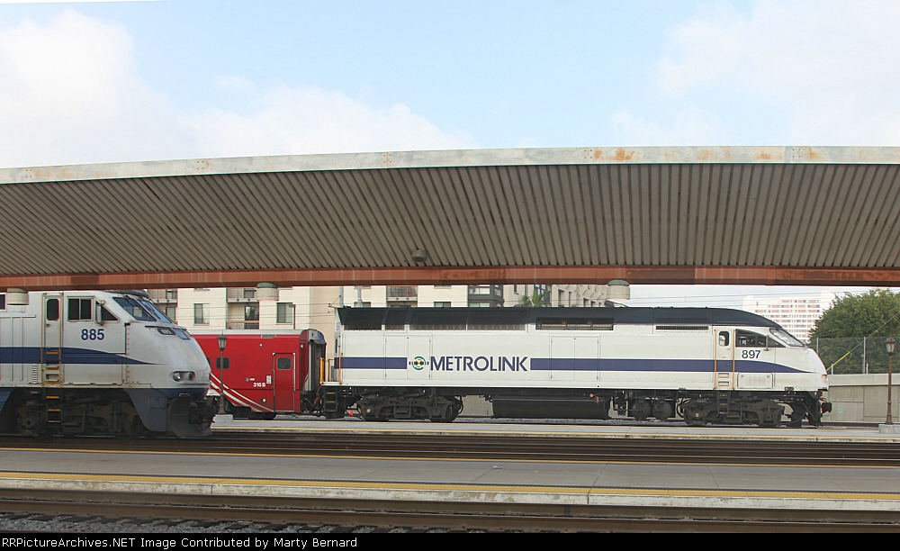 SCAX 897 and 885 Comparison at Union Station